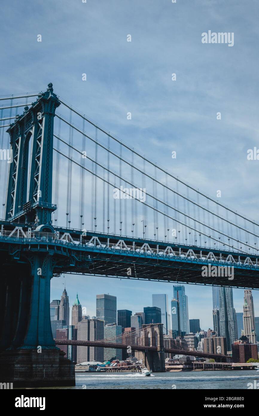 Manhattan Bridge and view on New York downtown, cityscape of Manhattan ...
