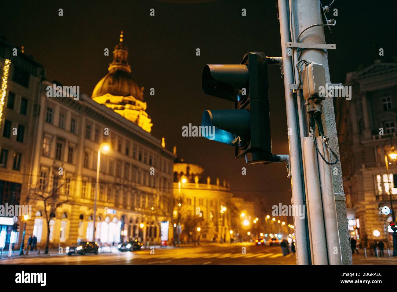 A traffic light on a city street Stock Photo - Alamy