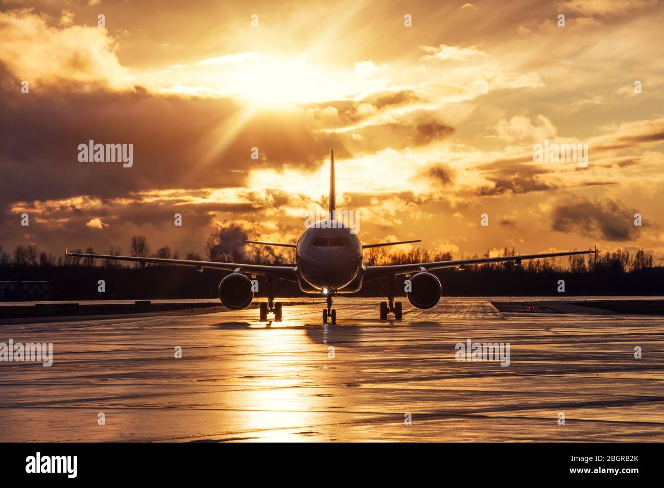 Sunshine on aircraft wing hi-res stock photography and images - Alamy