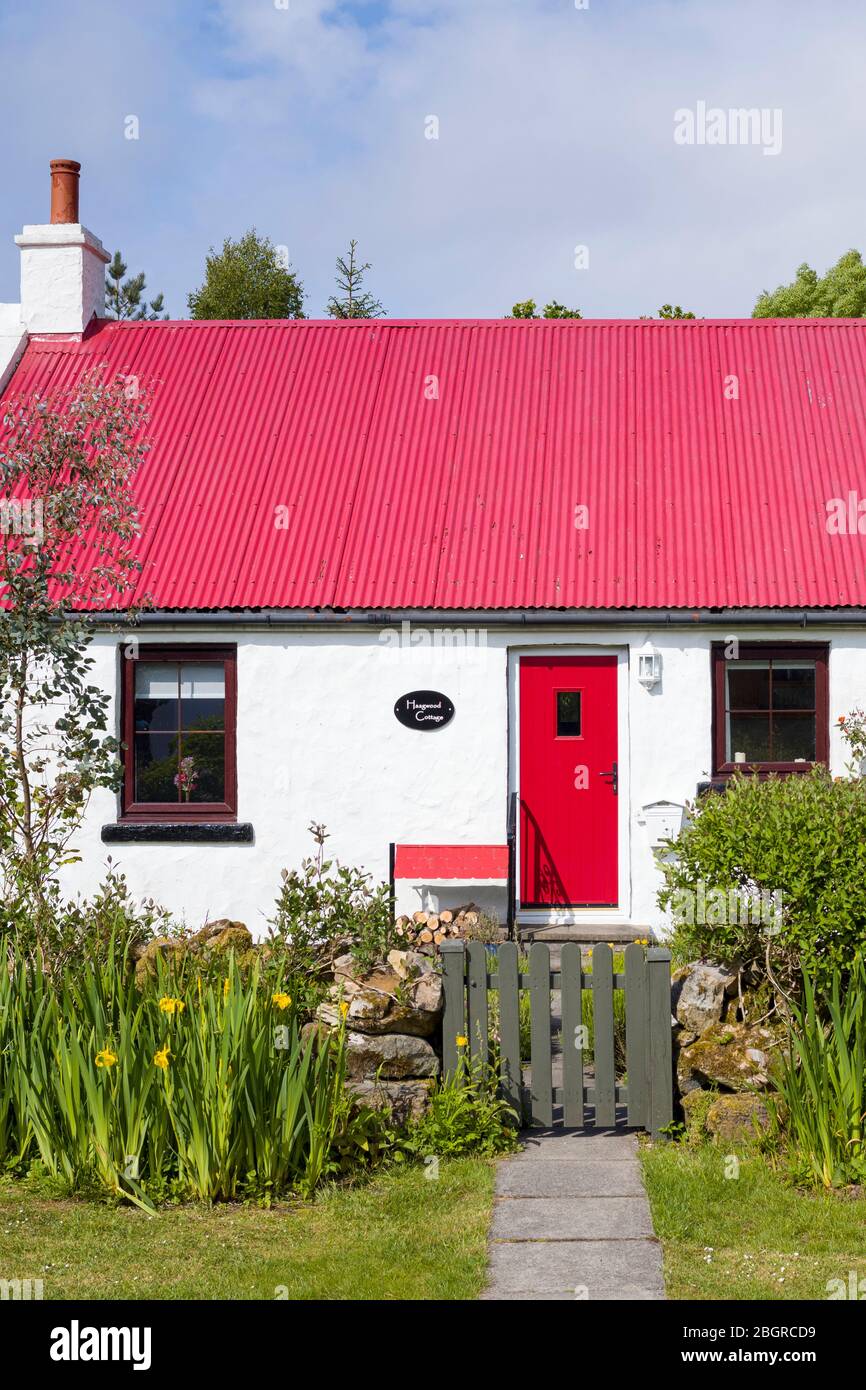 Bright cottages hi-res stock photography and images - Alamy