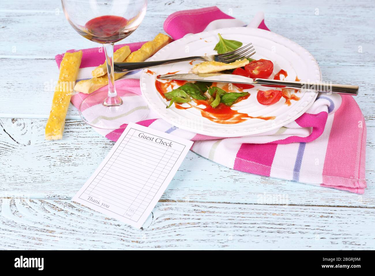 Check and remnants of food on table in restaurant Stock Photo - Alamy