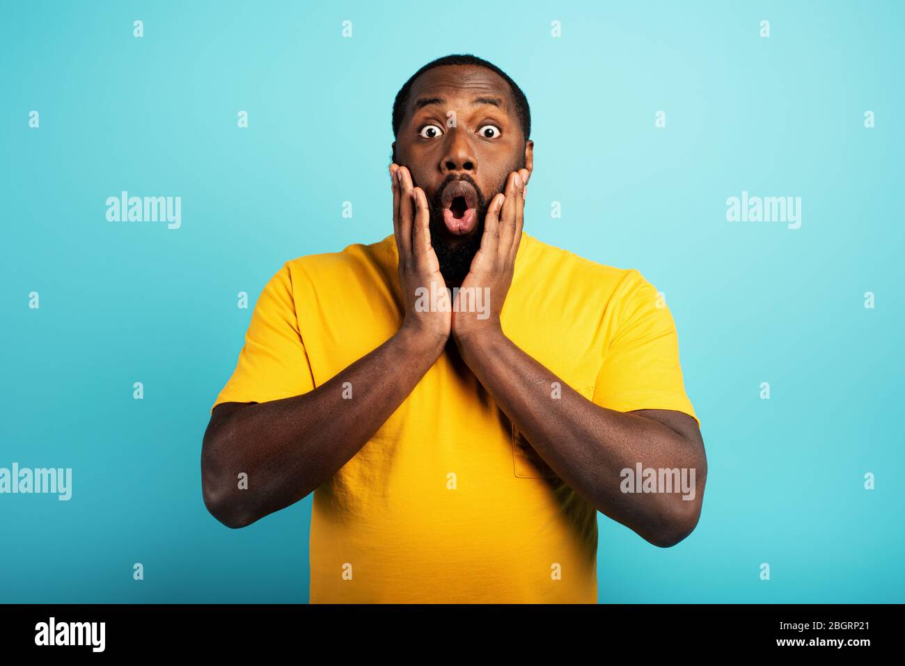 Shocked expression hi-res stock photography and images - Alamy