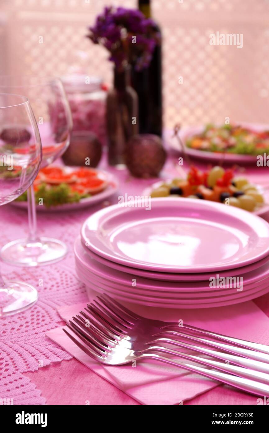Buffet table with dishware waiting for guests Stock Photo - Alamy