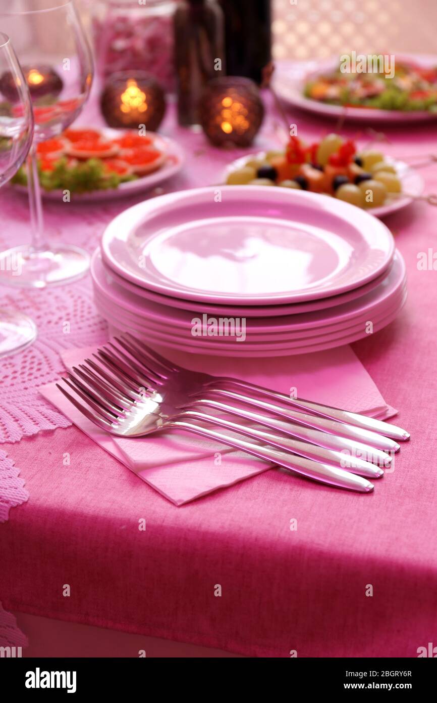 Buffet table with dishware waiting for guests Stock Photo - Alamy
