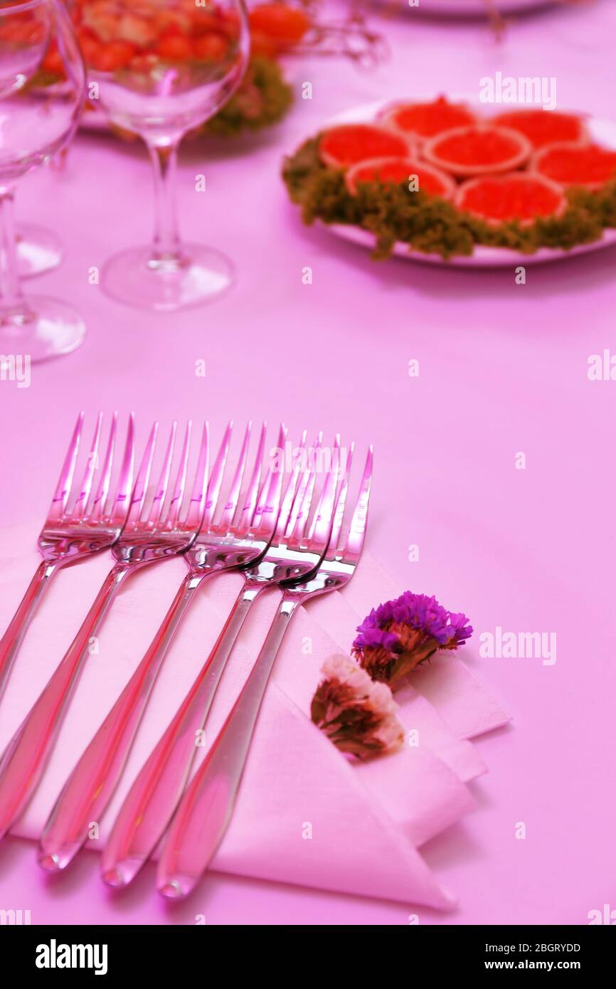 Buffet table with dishware waiting for guests Stock Photo - Alamy