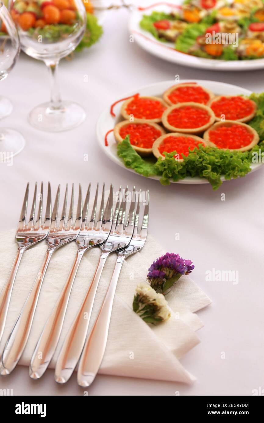 Buffet table with dishware waiting for guests Stock Photo - Alamy