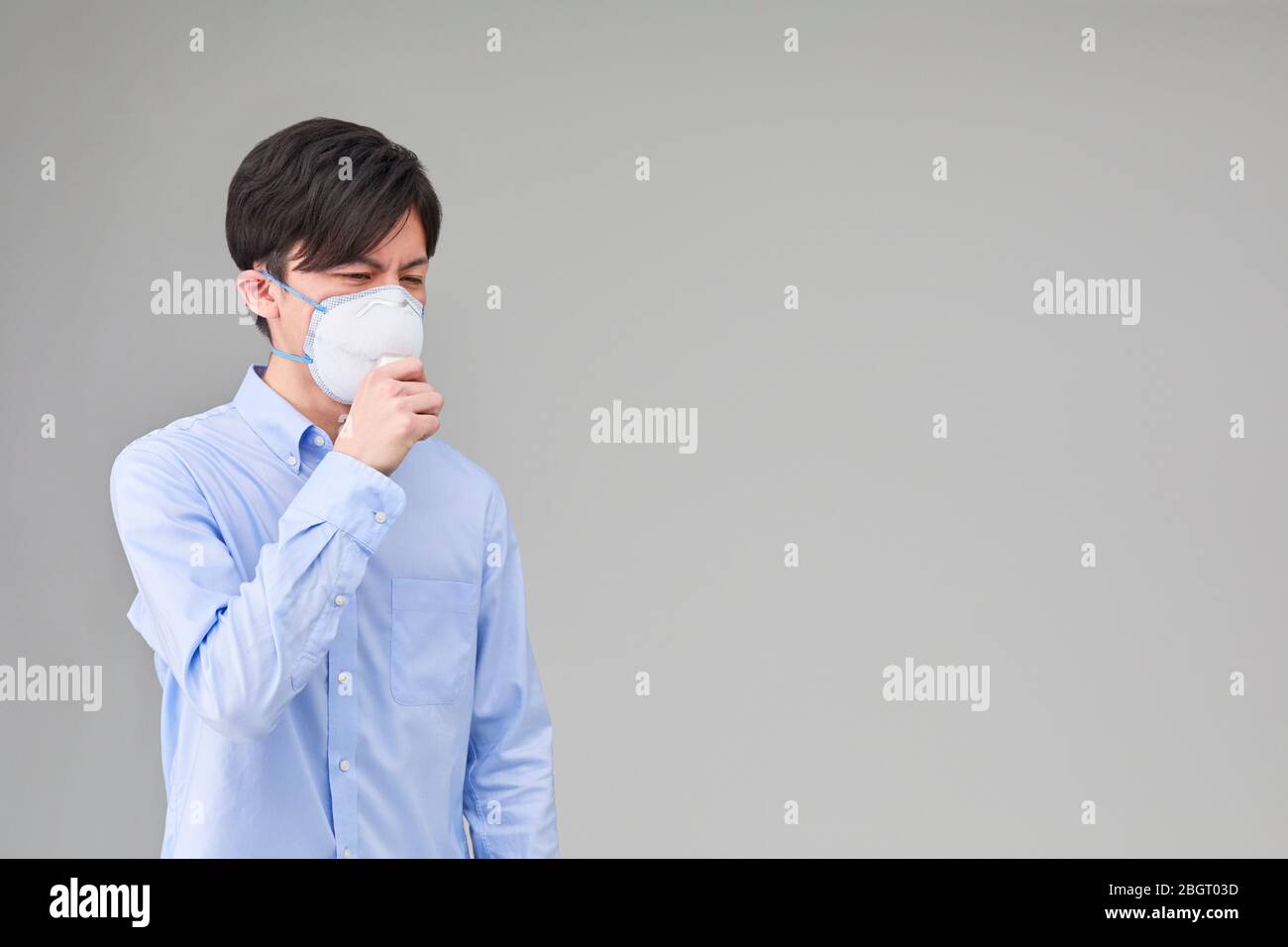 Japanese man wearing mask Stock Photo - Alamy