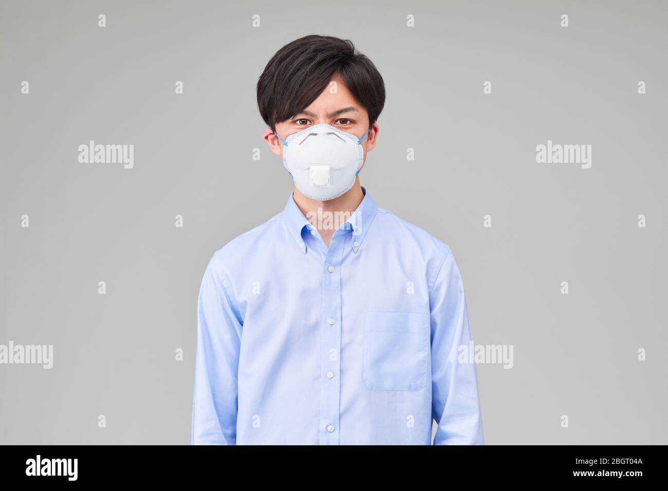 Japanese man wearing mask Stock Photo - Alamy