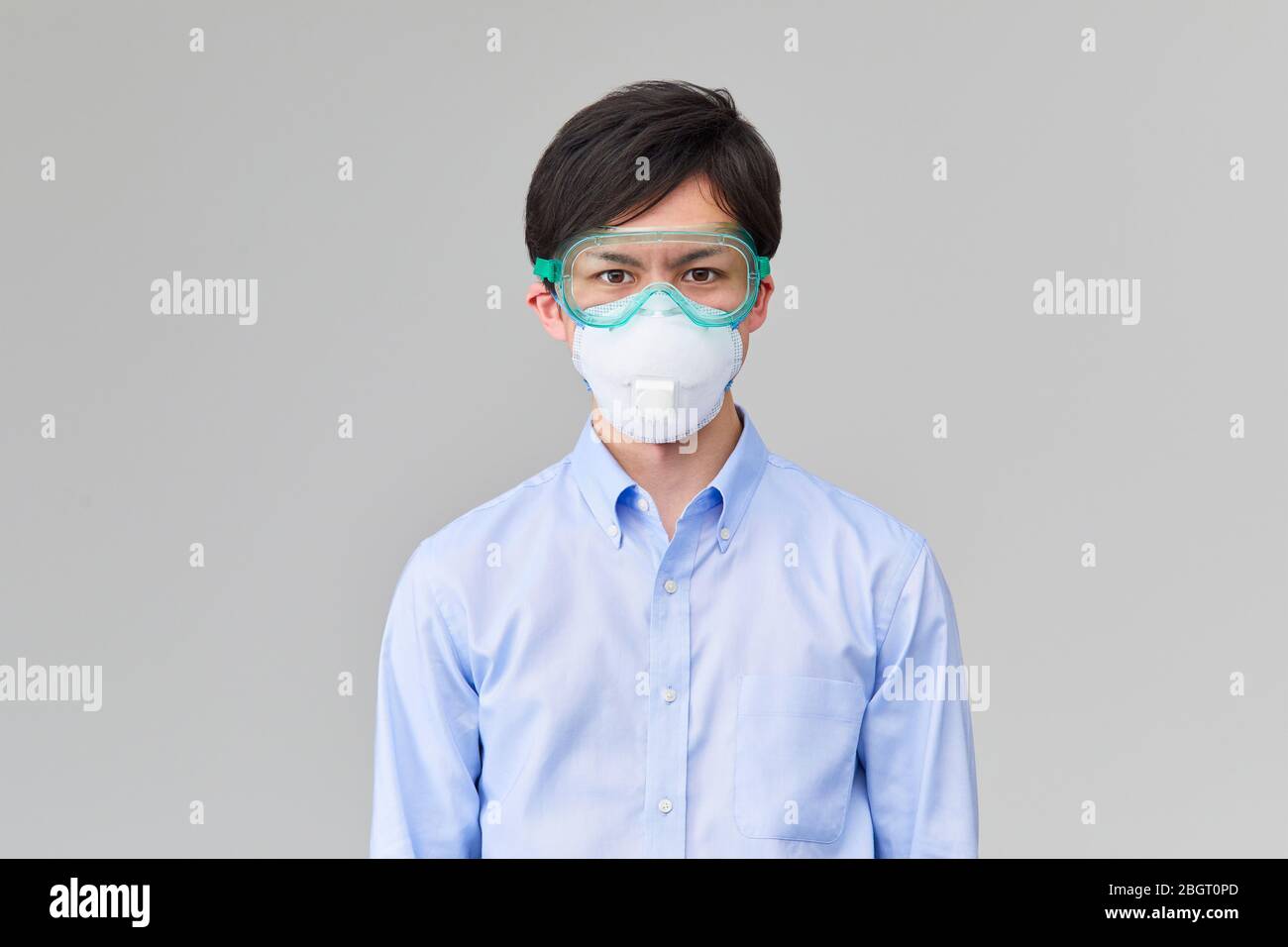 Japanese man wearing mask Stock Photo - Alamy