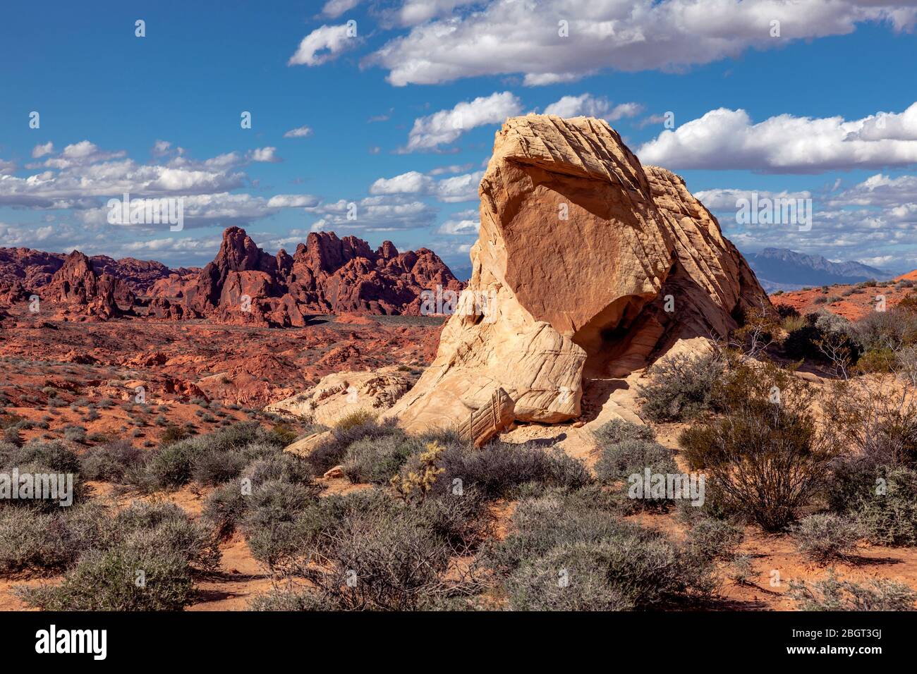 Layers of rock formations hi-res stock photography and images - Alamy