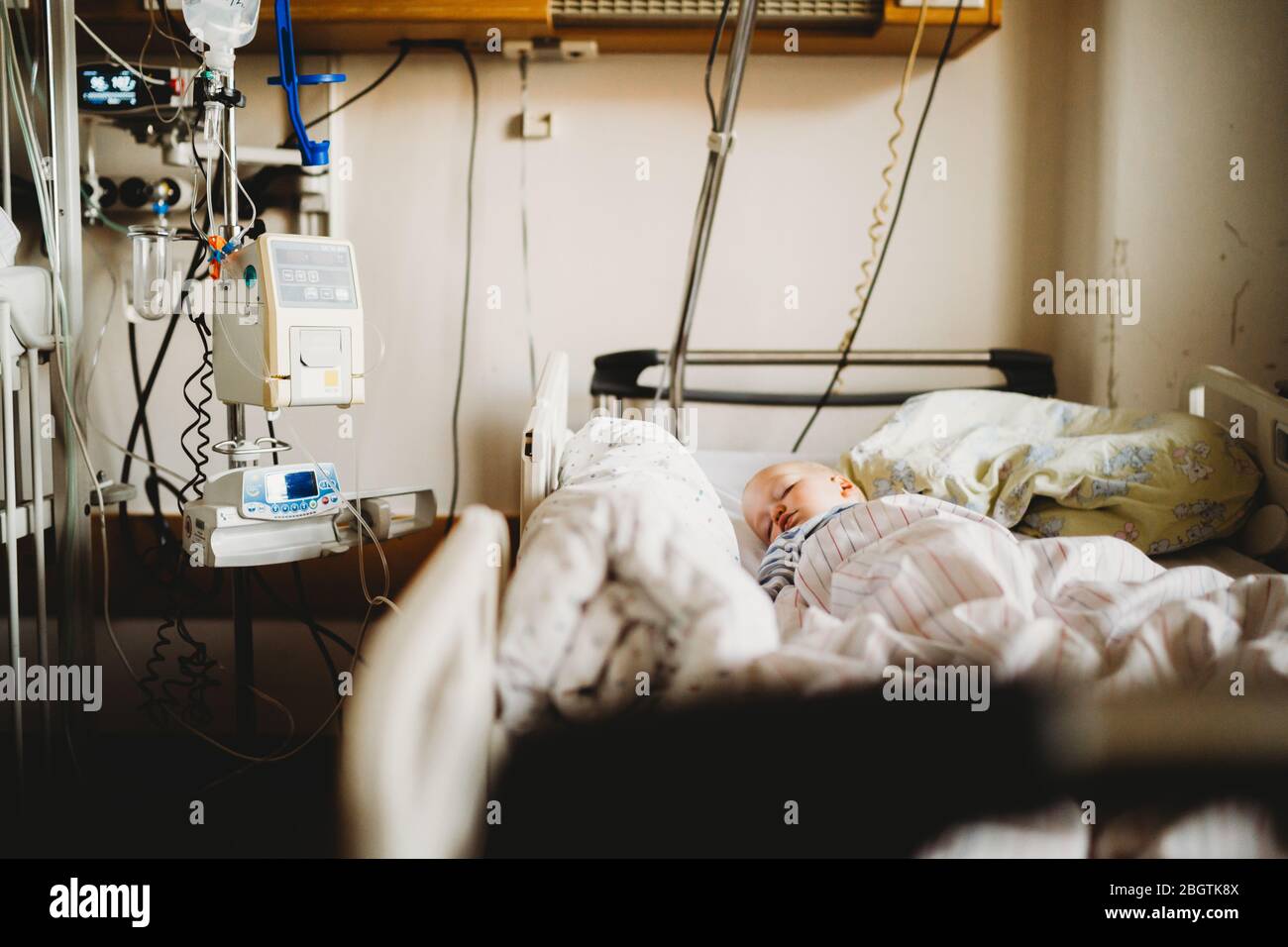 Sick child hospital hi-res stock photography and images - Alamy