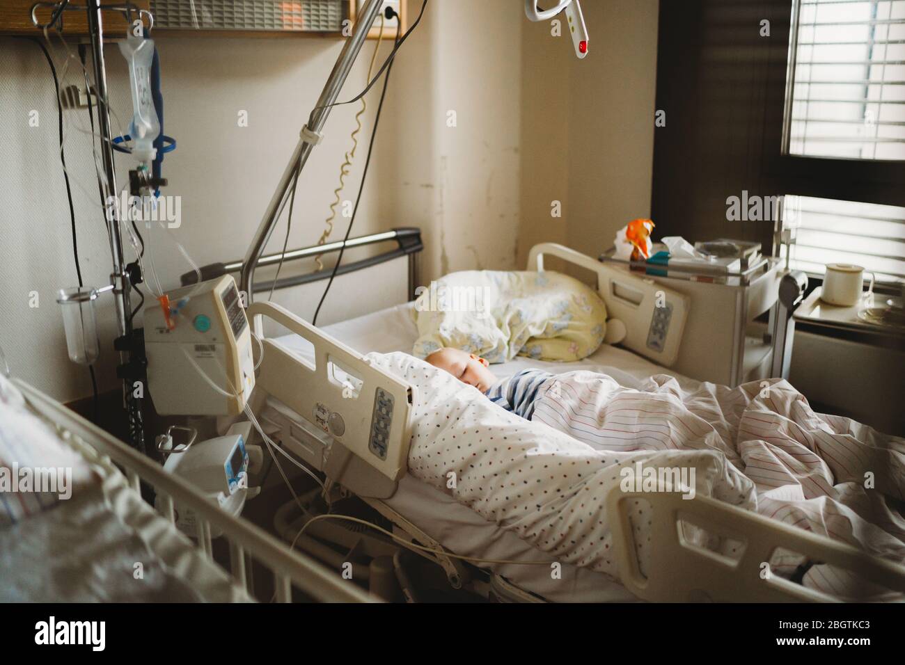 Sick child hospital hi-res stock photography and images - Alamy