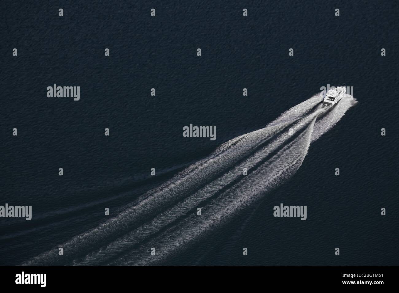 High speed motorboat hi-res stock photography and images - Alamy
