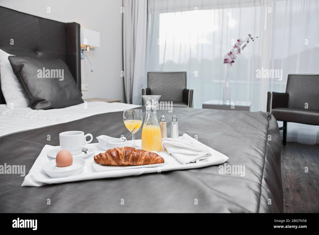 Room service tray hi-res stock photography and images - Alamy
