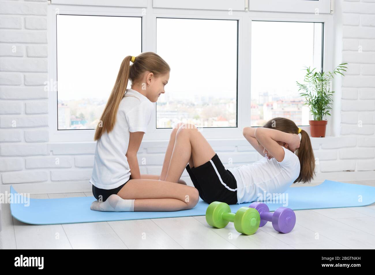 Sisters and gym hi-res stock photography and images - Alamy