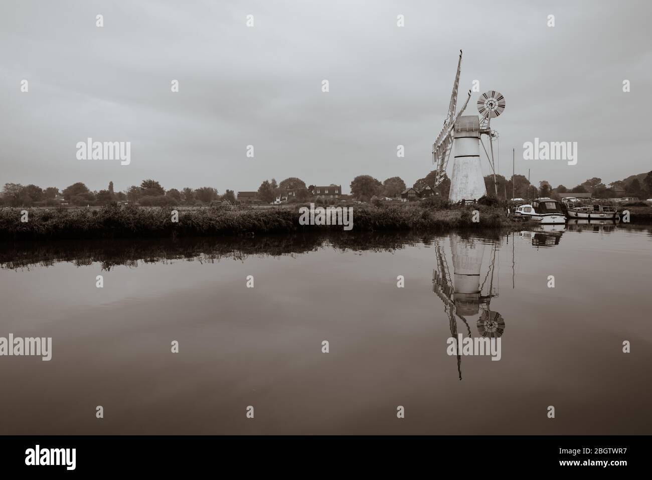 Thurne mill on the Norfolk Broads-Thurne, October 2015 Stock Photo - Alamy