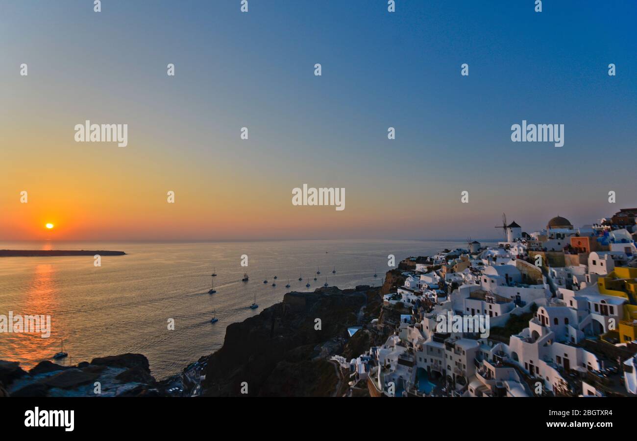 Oia sunset hi-res stock photography and images - Alamy