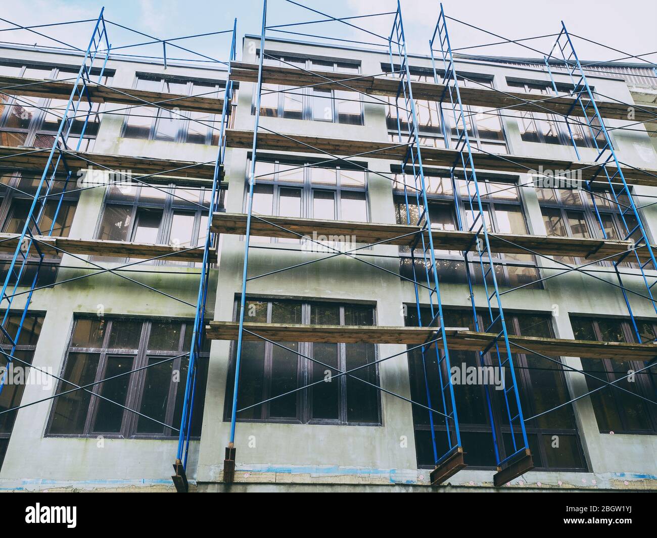 Scaffolding to repair the facade of the building Stock Photo - Alamy