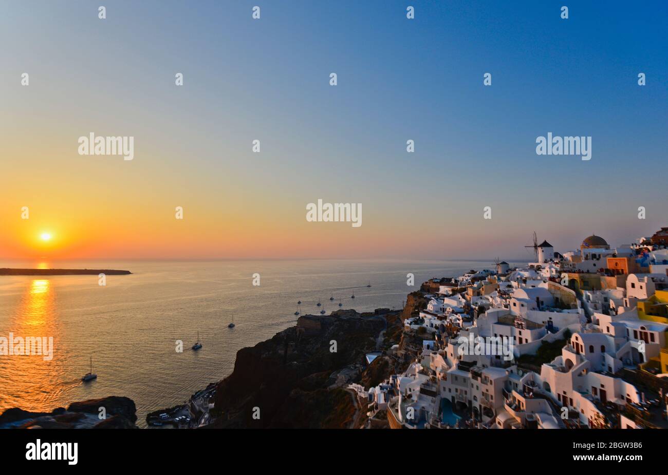Santorini sunset the caldera hi-res stock photography and images - Alamy