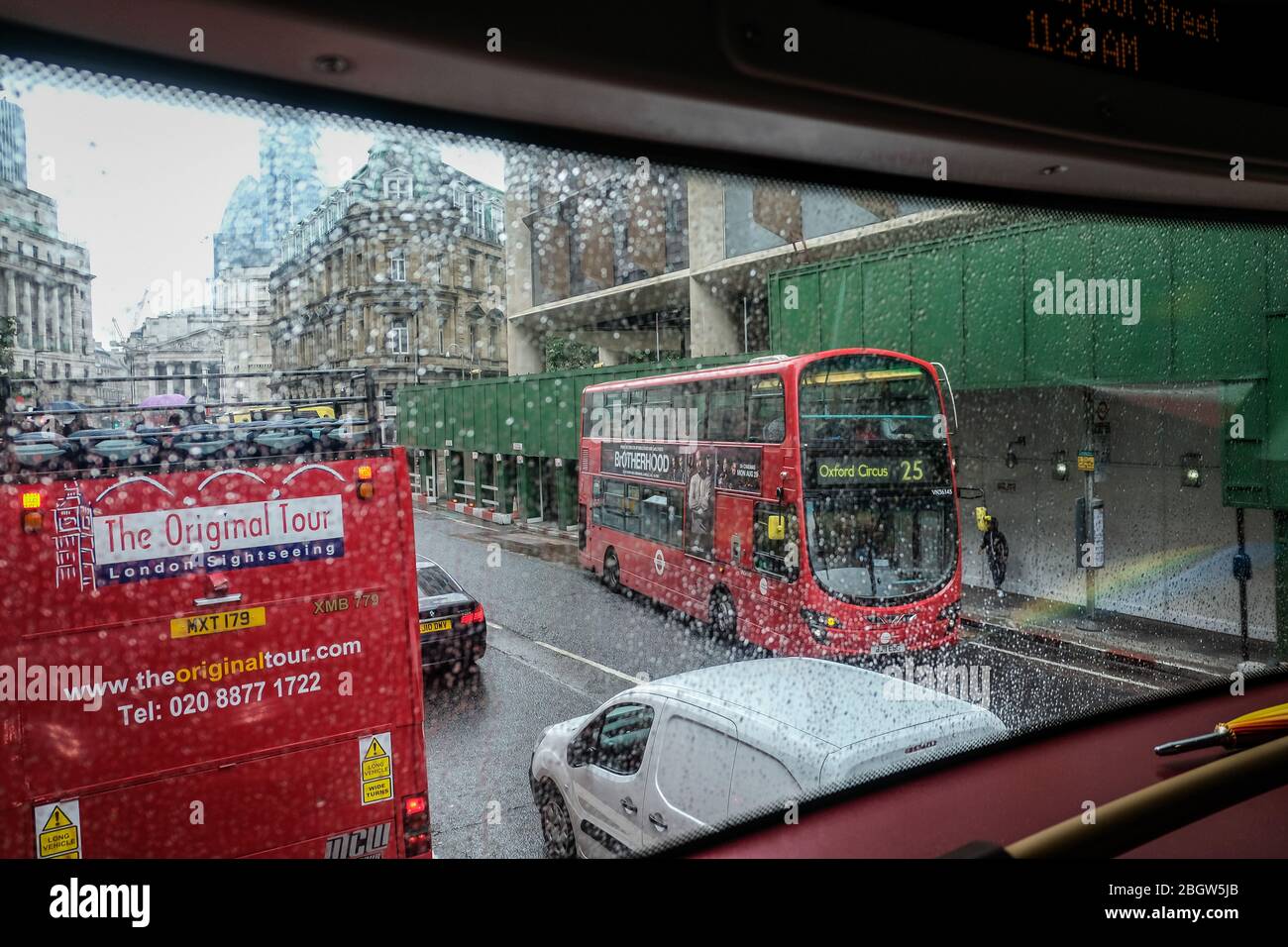LONDON, ENGLAND - AUGUST 19: the typical buses in the London city ...