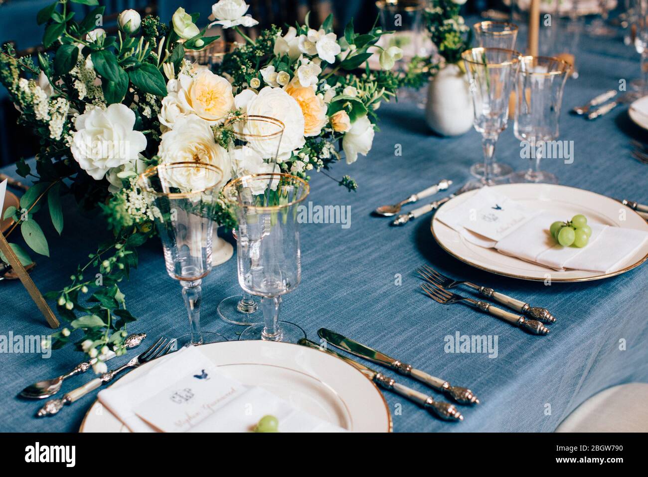 Elegant Dinner Place Setting Stock Photo - Alamy