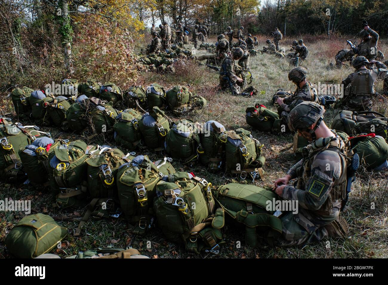 Paratrooper parachute bags hi-res stock photography and images - Alamy