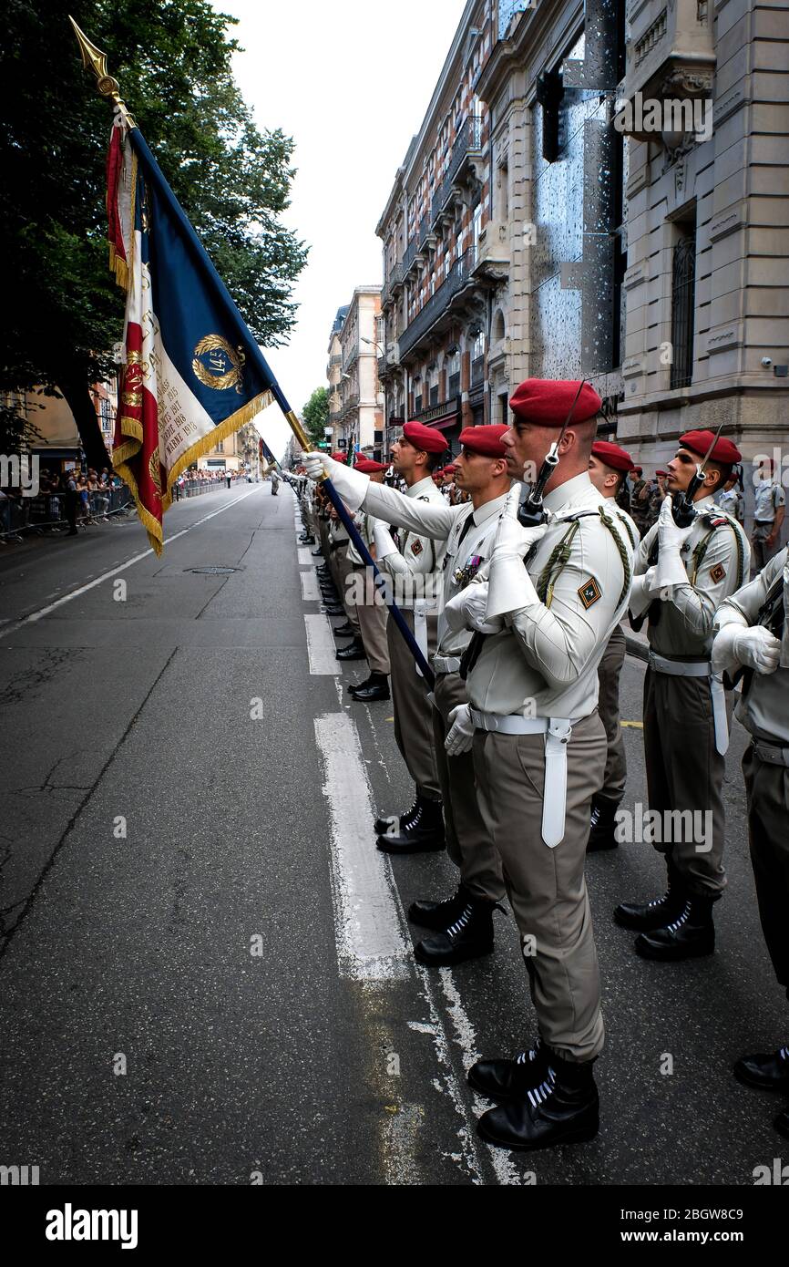 TOULOUSE, FRANCE - JULY 14: the French paratroopers parade during the ...