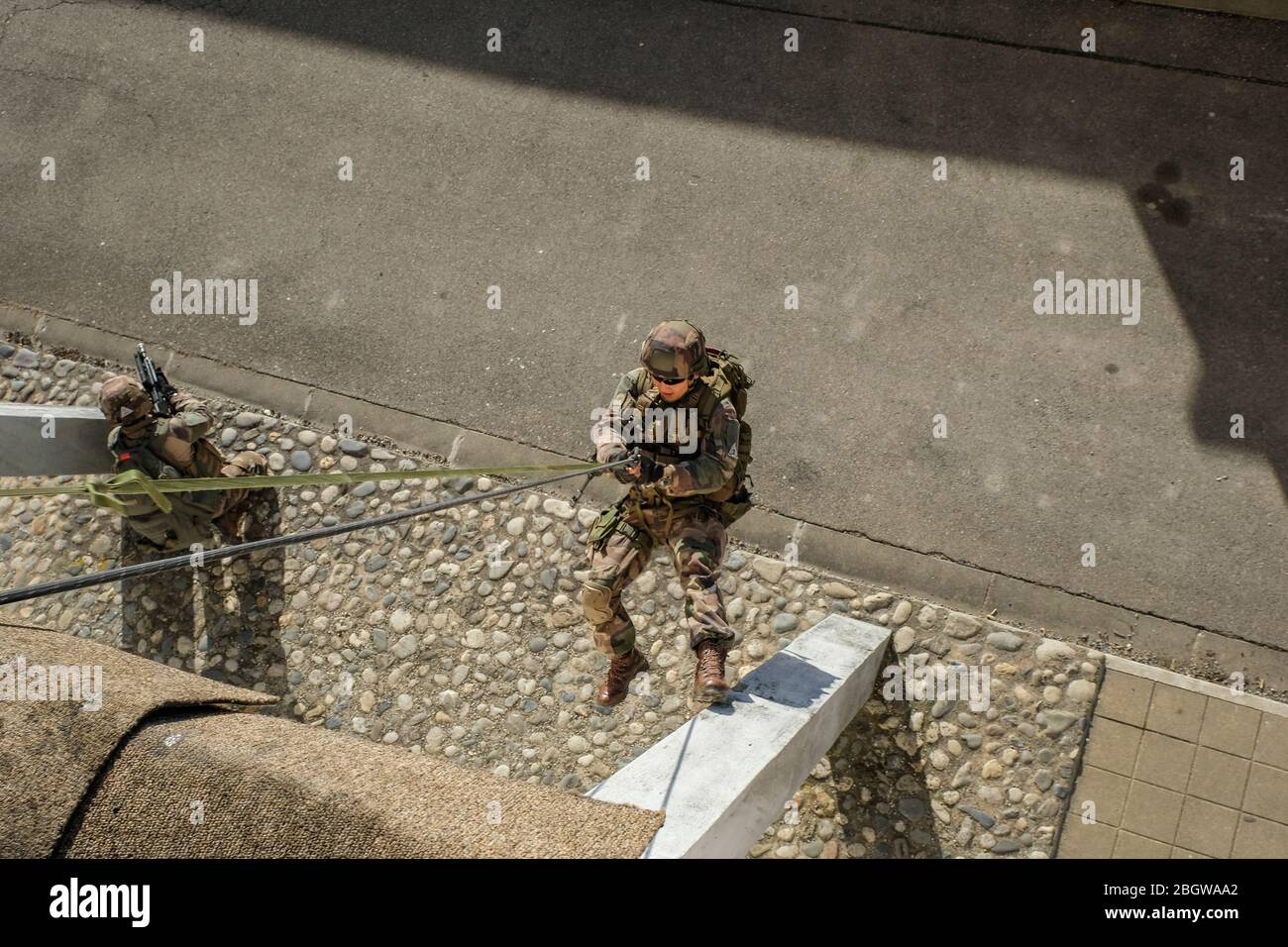 Forces and abseiling hi-res stock photography and images - Alamy
