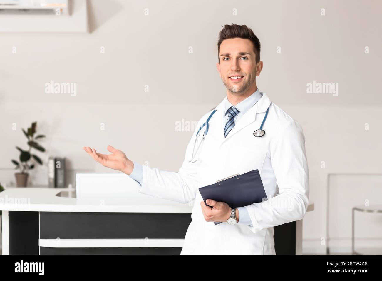 Inviting reception hi-res stock photography and images - Alamy