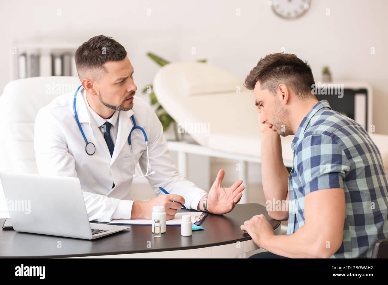 Hospital visiting ambulance clinic hi-res stock photography and images ...