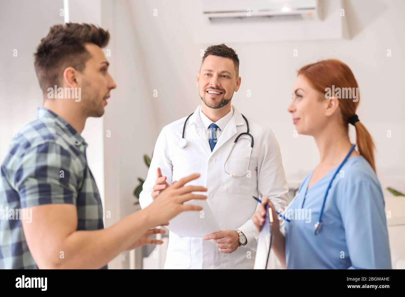 Hospital visiting ambulance clinic hi-res stock photography and images ...