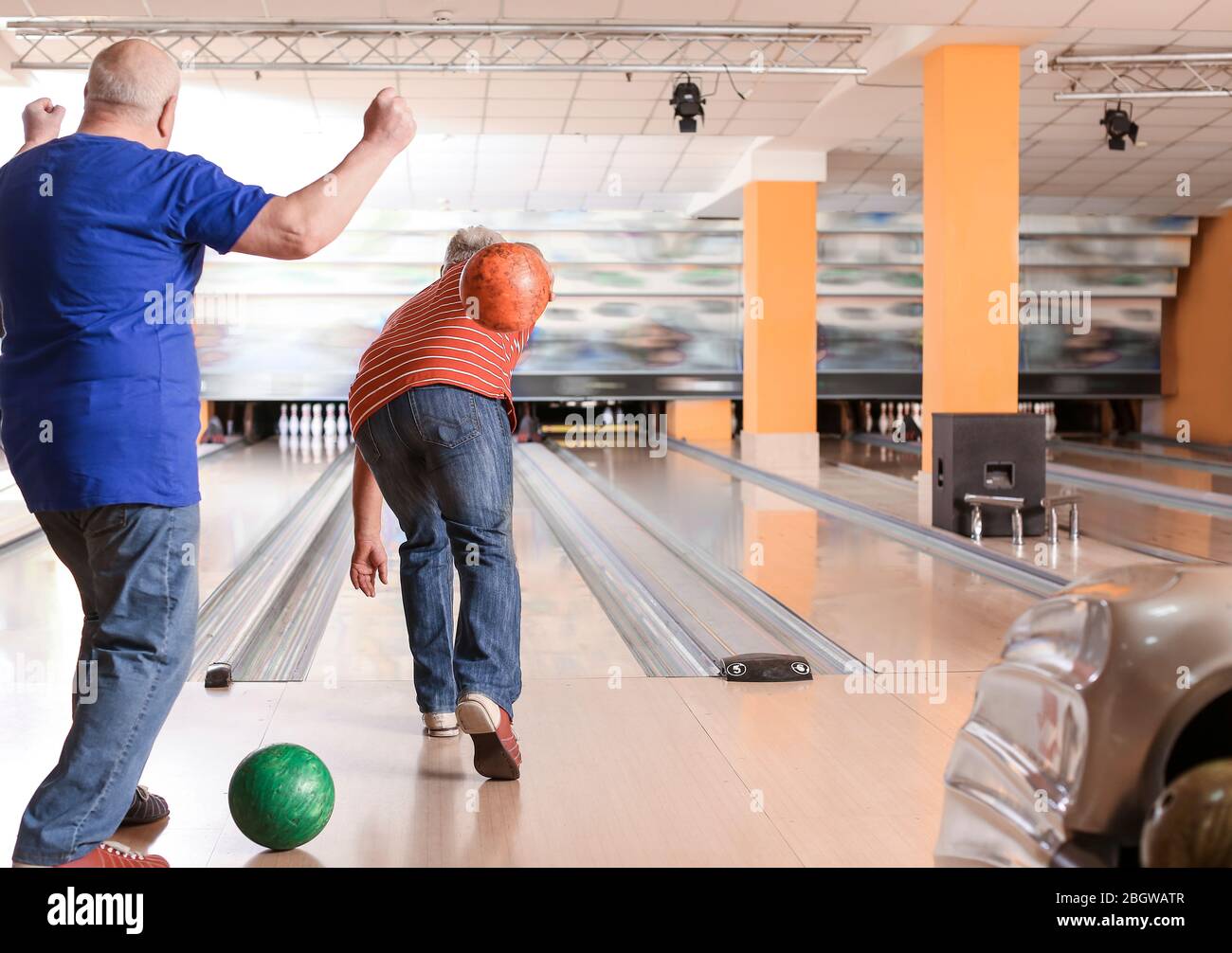 Elderly people bowling hi-res stock photography and images - Alamy