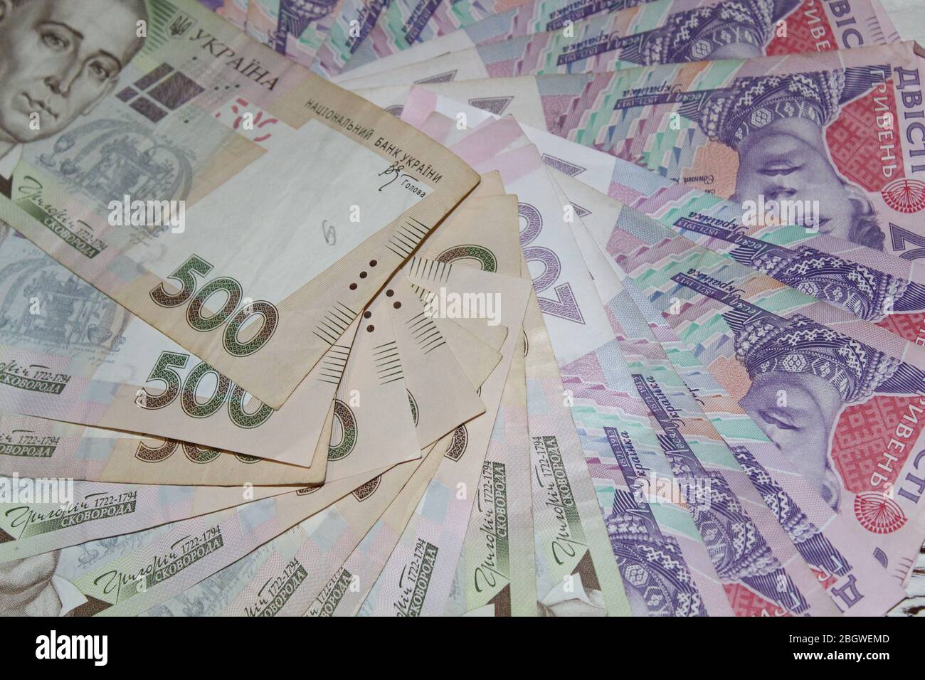 Scattered money table hi-res stock photography and images - Alamy