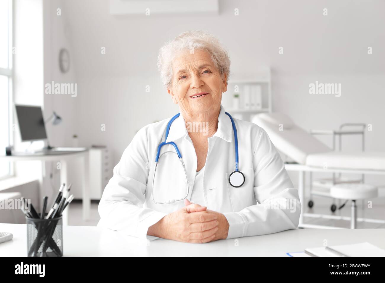 Female doctor giving online consultation hi-res stock photography and ...