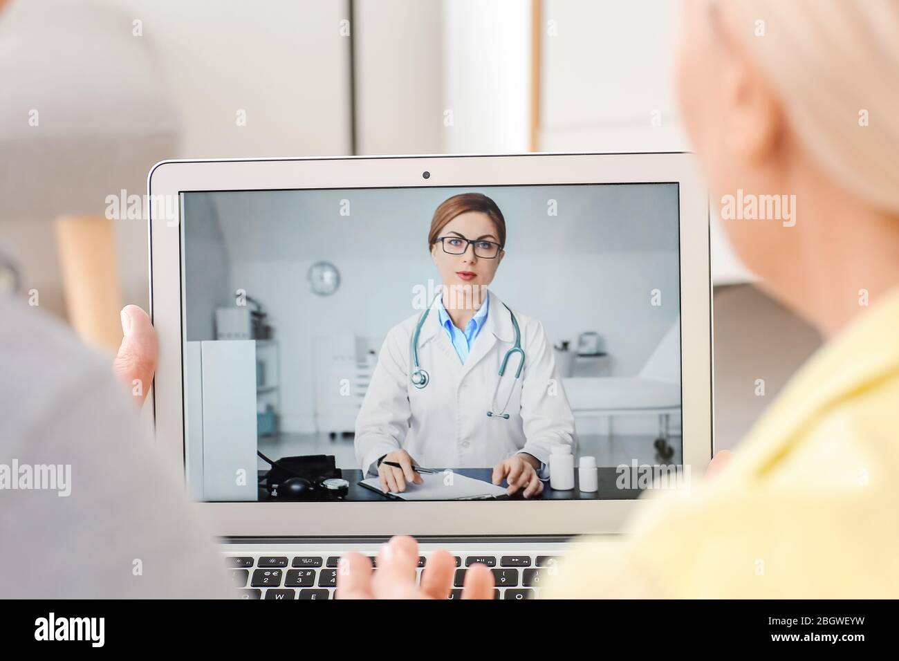 Doctor chatting online work hi-res stock photography and images - Alamy
