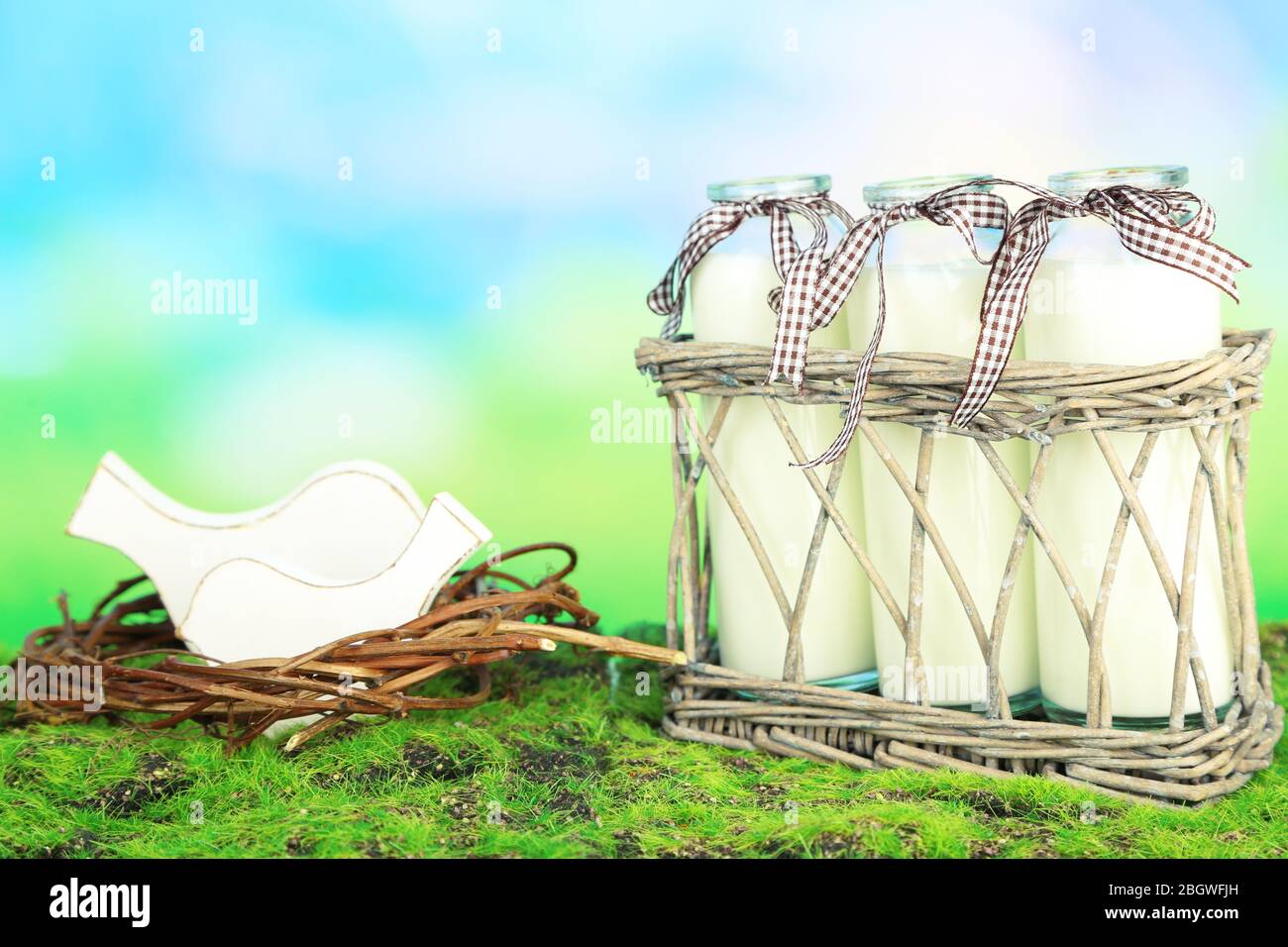 Milk bottles bird hi-res stock photography and images - Alamy