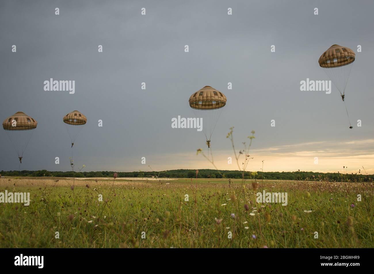 German paratrooper parachute hi-res stock photography and images - Alamy