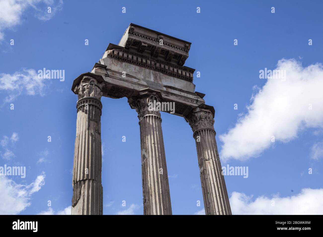 Roman collumns hi-res stock photography and images - Alamy