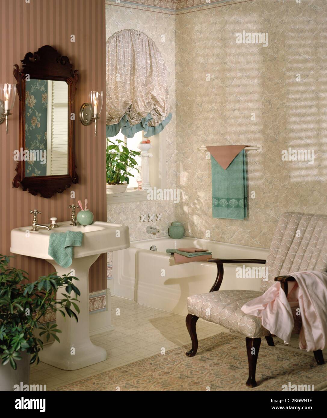 1980s bathroom hi-res stock photography and images - Alamy