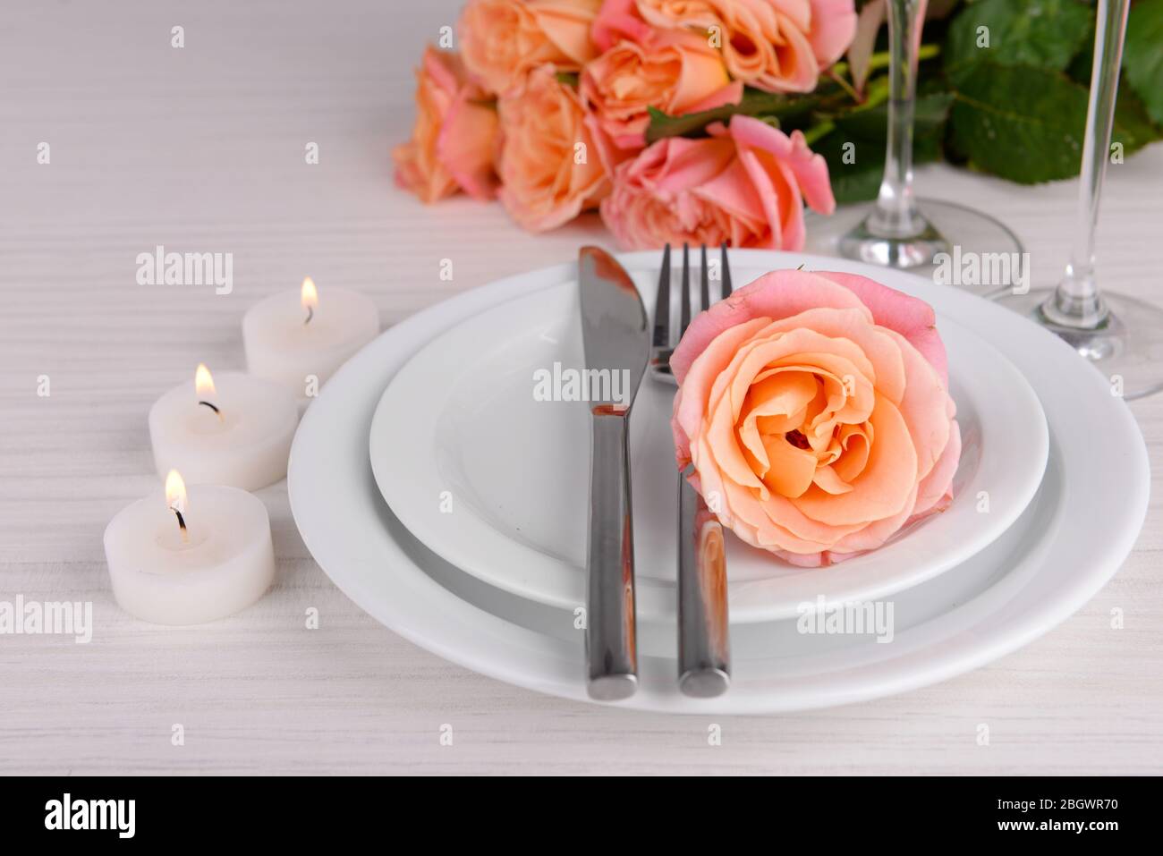 Table setting with pink rose on plate Stock Photo - Alamy