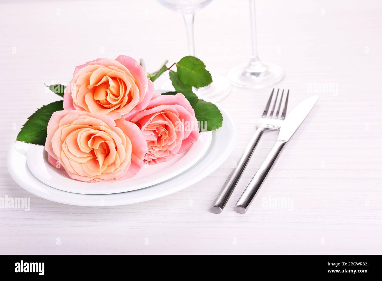 Table setting with pink rose on plate Stock Photo - Alamy