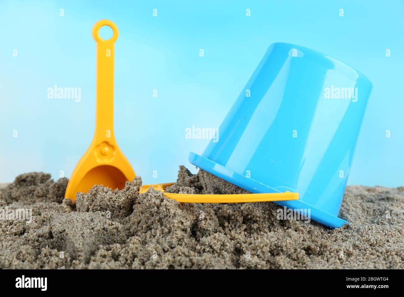 Sandcastle bucket spade hi-res stock photography and images - Alamy