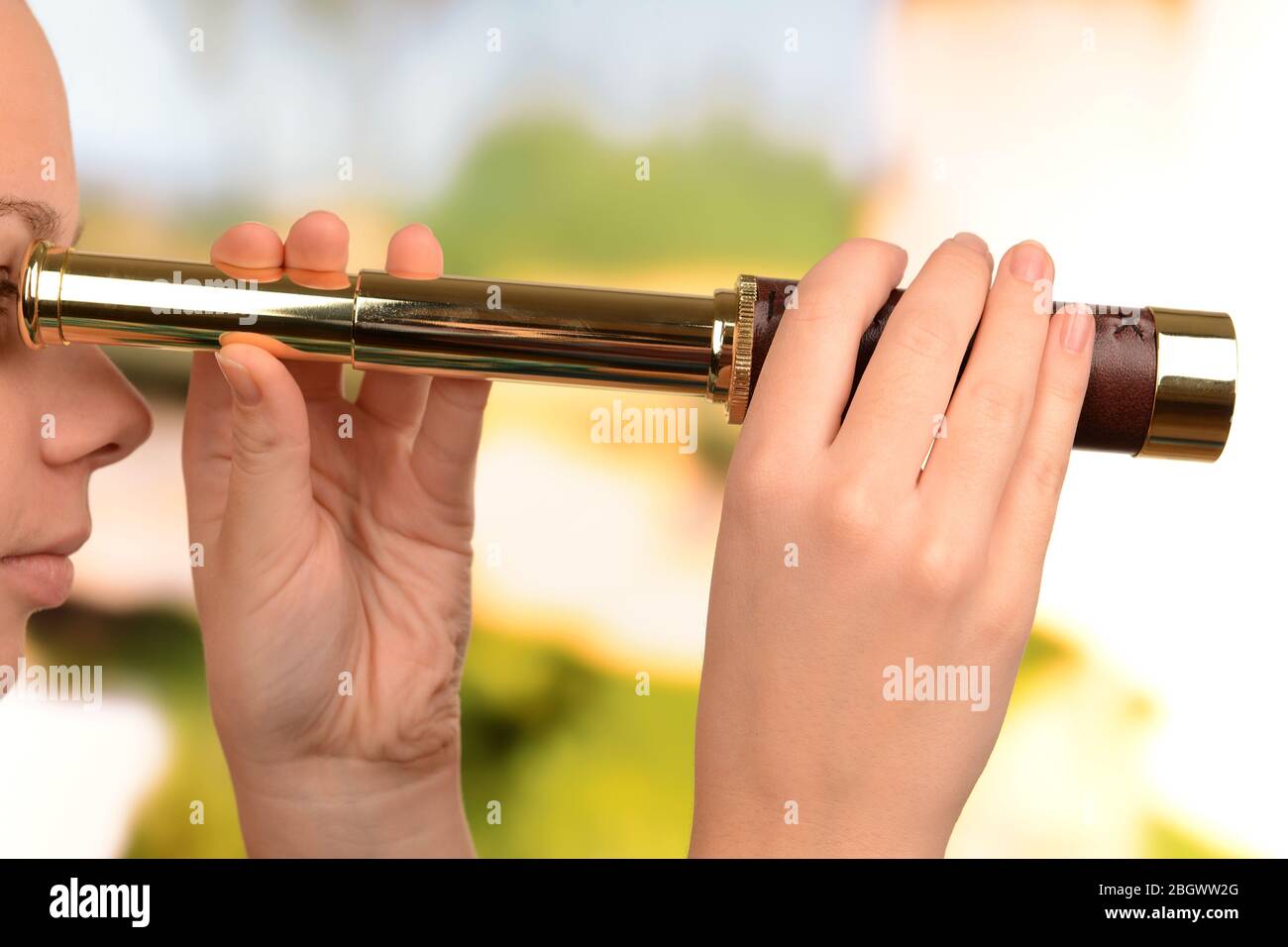 Hand holding spyglass hi-res stock photography and images - Alamy