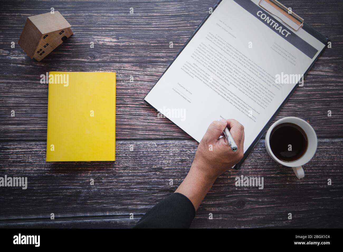 Blank estate agent sign hi-res stock photography and images - Alamy