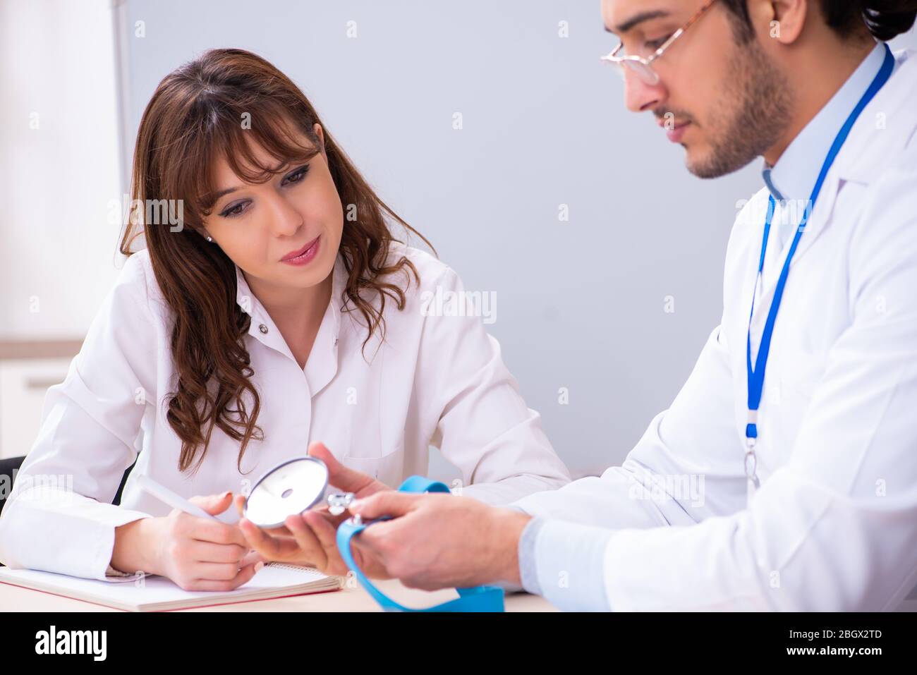 Medical students in the classroom college Stock Photo - Alamy