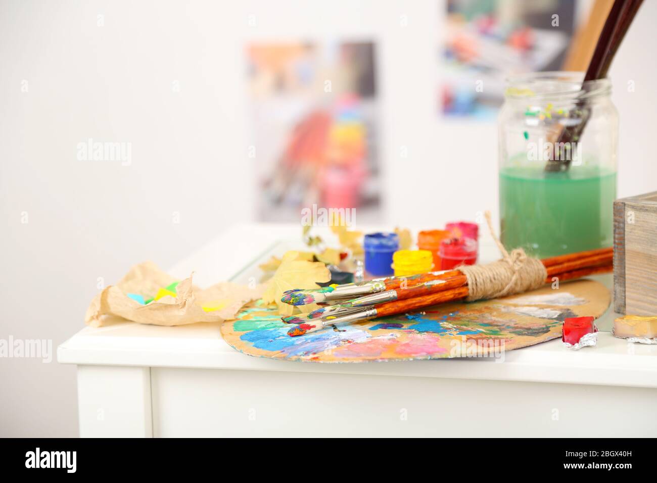 Professional art studio hi-res stock photography and images - Alamy