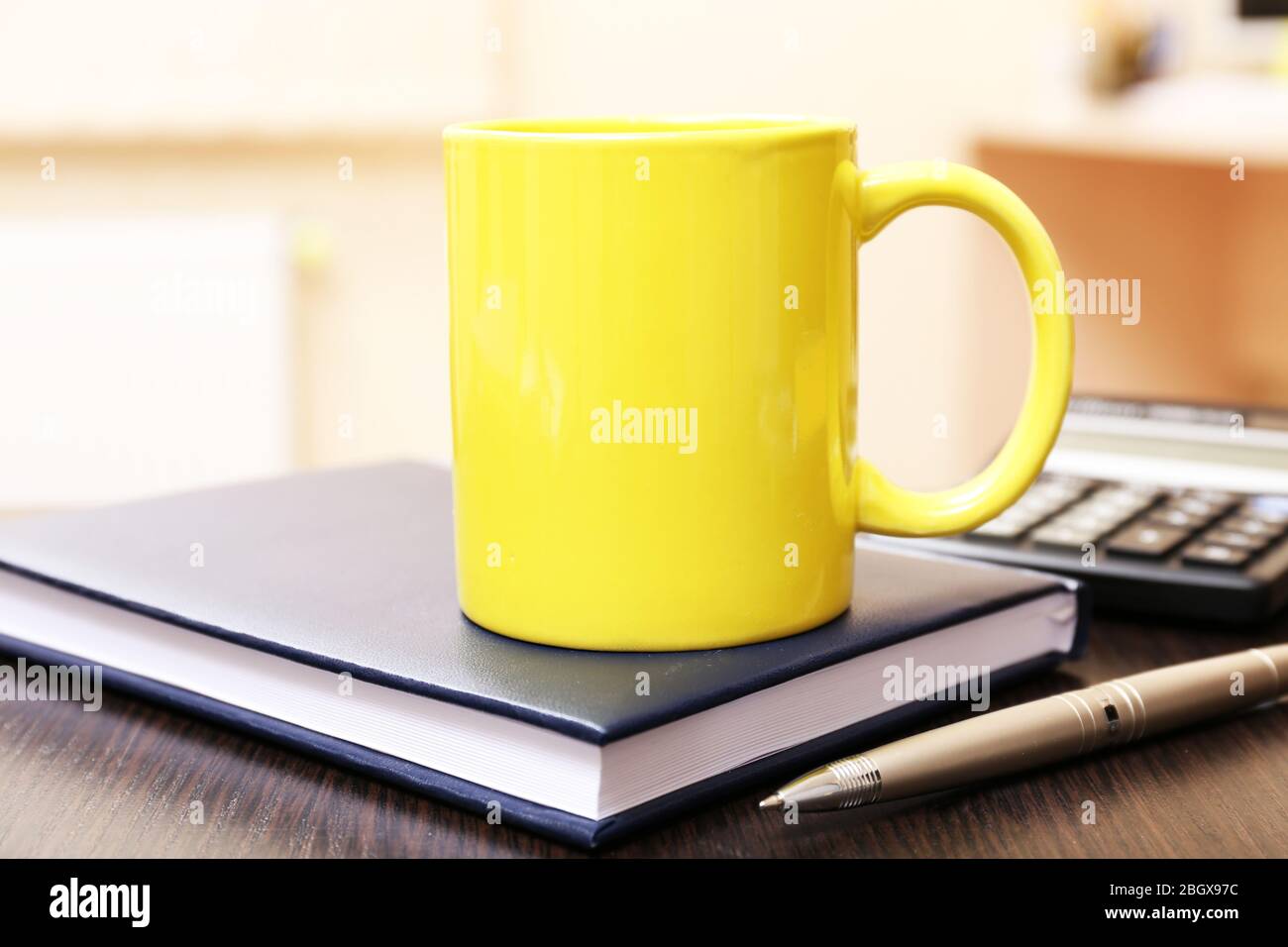 Cup of tea in office Stock Photo - Alamy
