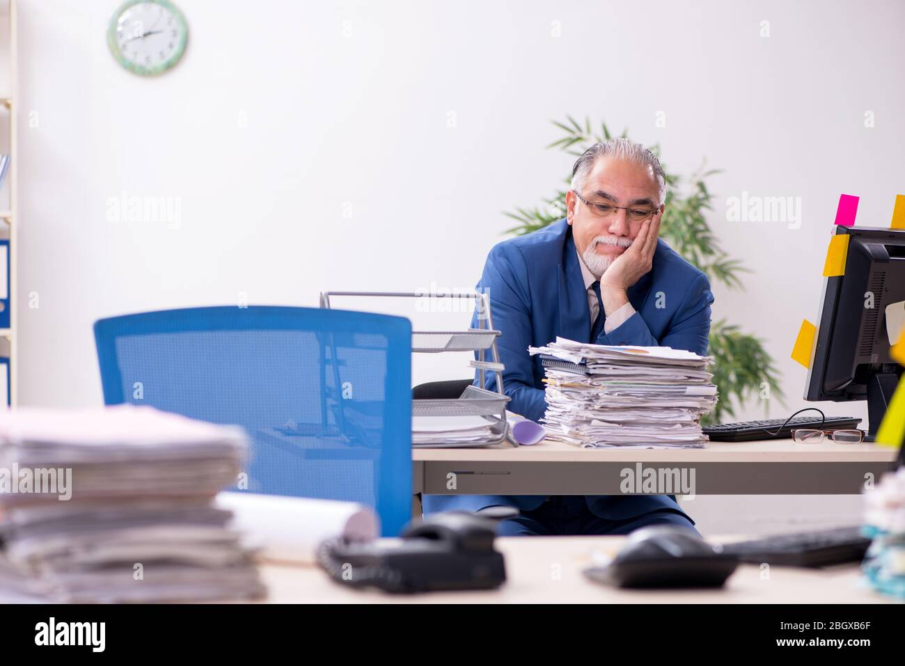 Old employee and too much work in the office Stock Photo - Alamy