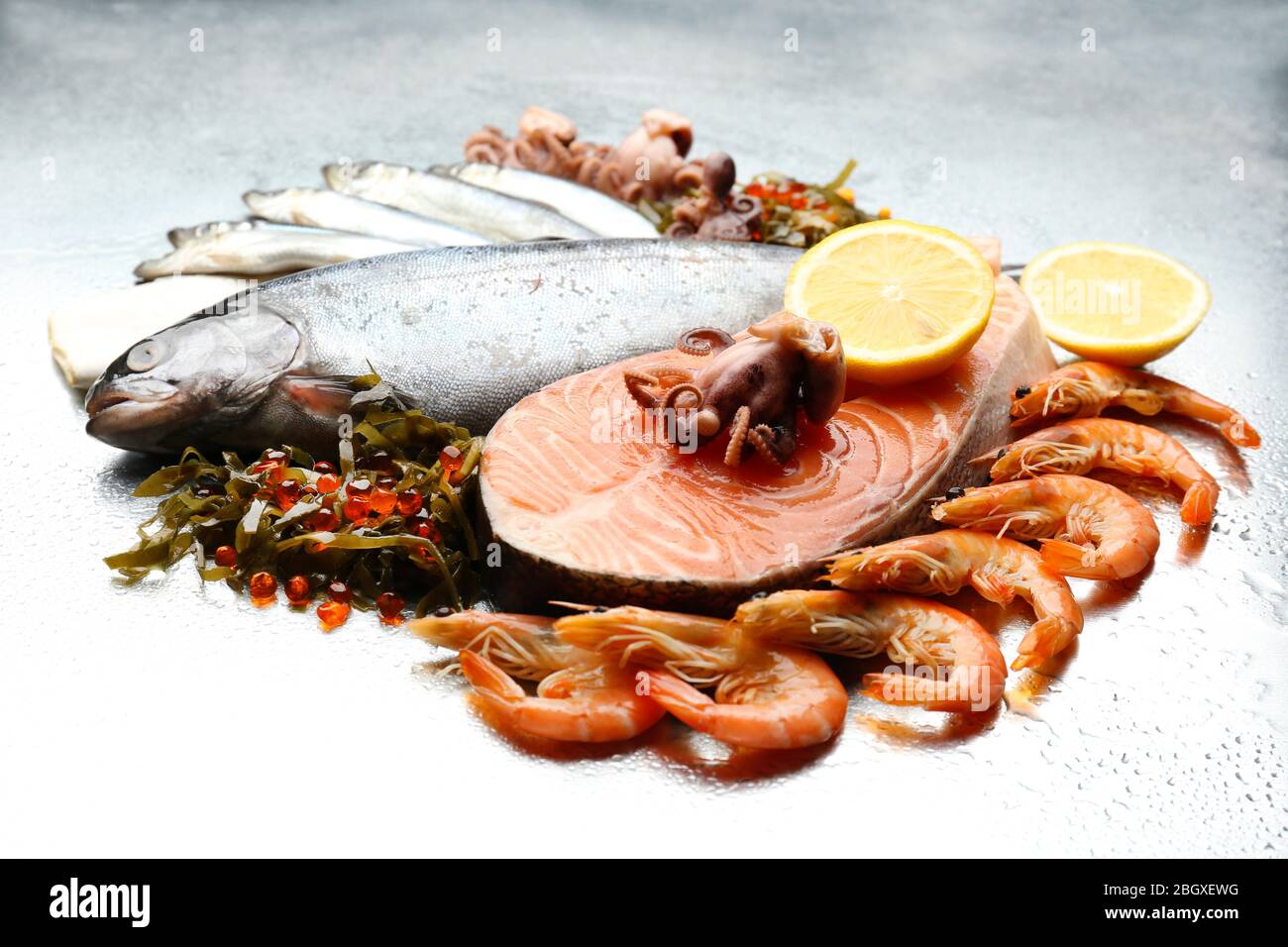 Fresh catch of fish and other seafood close-up Stock Photo - Alamy