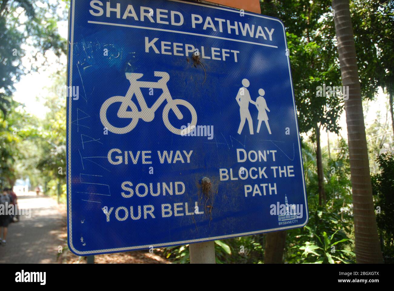 Shared path sign signs hi-res stock photography and images - Alamy